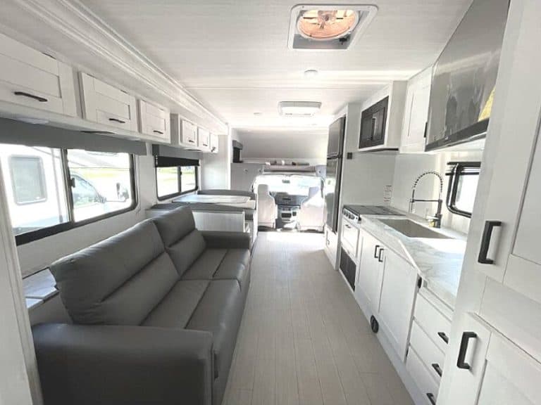 8 Best Class C RVs for a Family of 4 (With Pricing) - RV Owner HQ